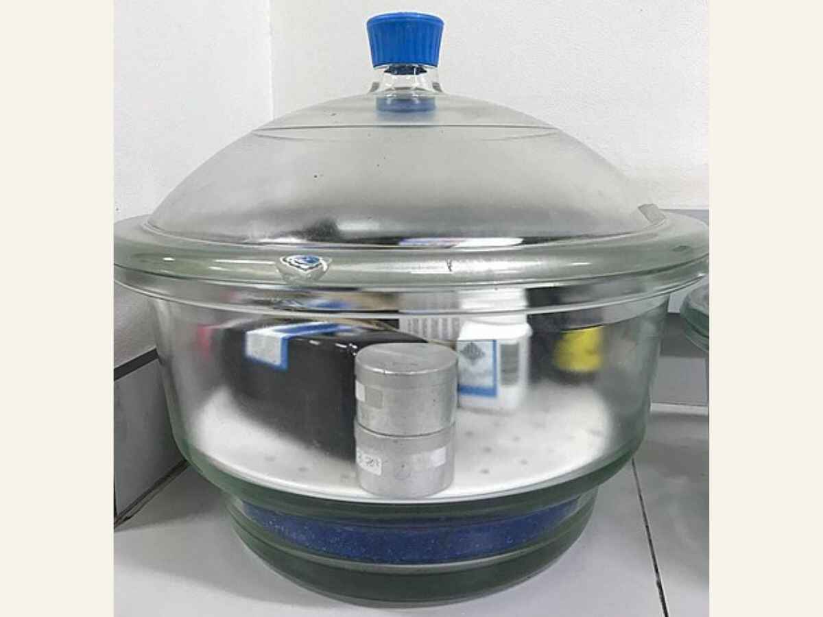 Chemistry Laboratory Apparatus and their Uses with Pictures pdf